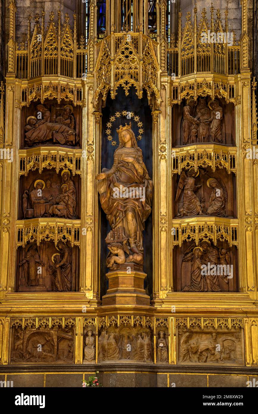 Altarpiece inside the Basilica of Santa Maria del Mar (Barcelona ...