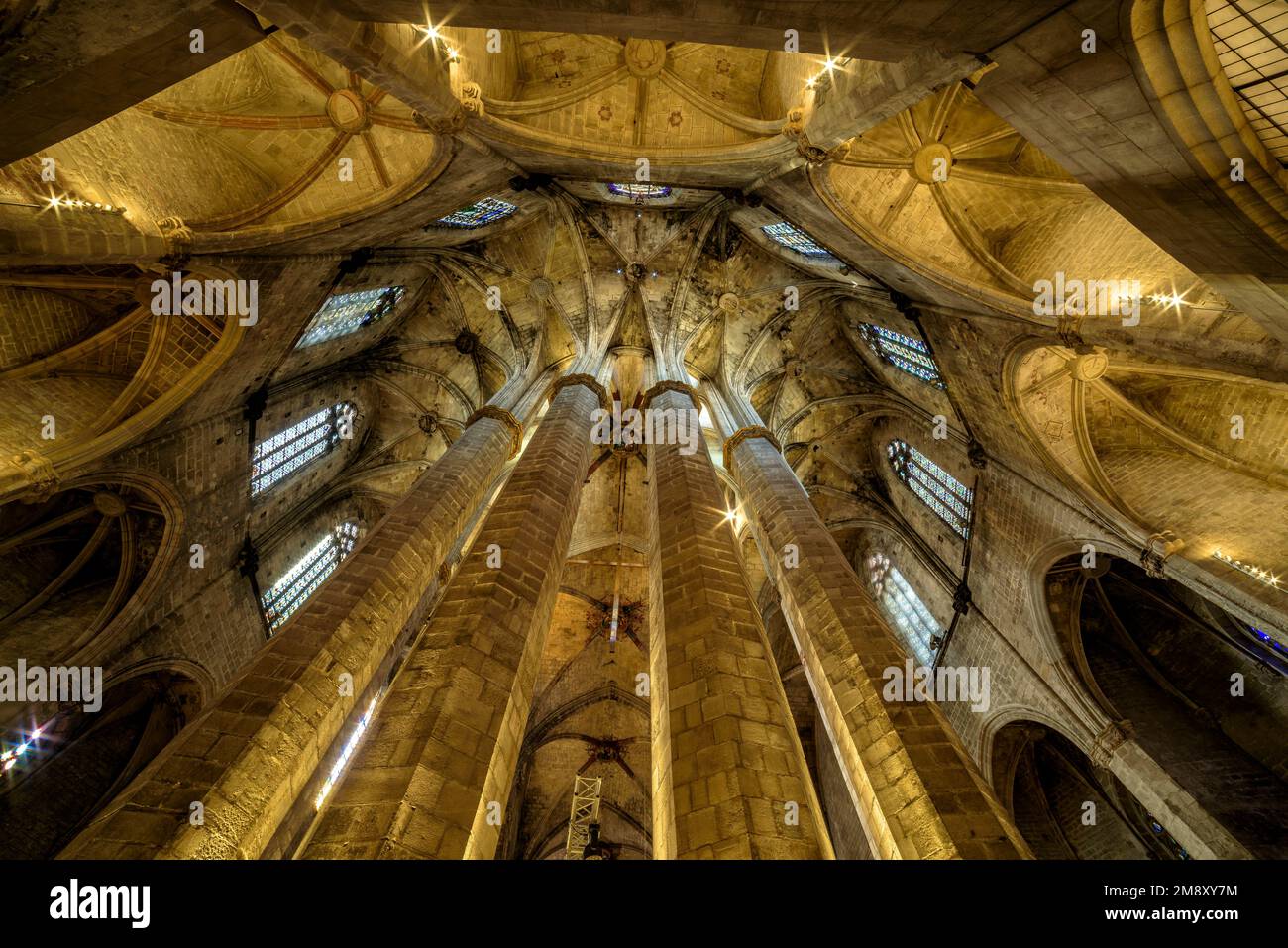 Columns in the apse of the Basilica of Santa Maria del Mar (Barcelona ...