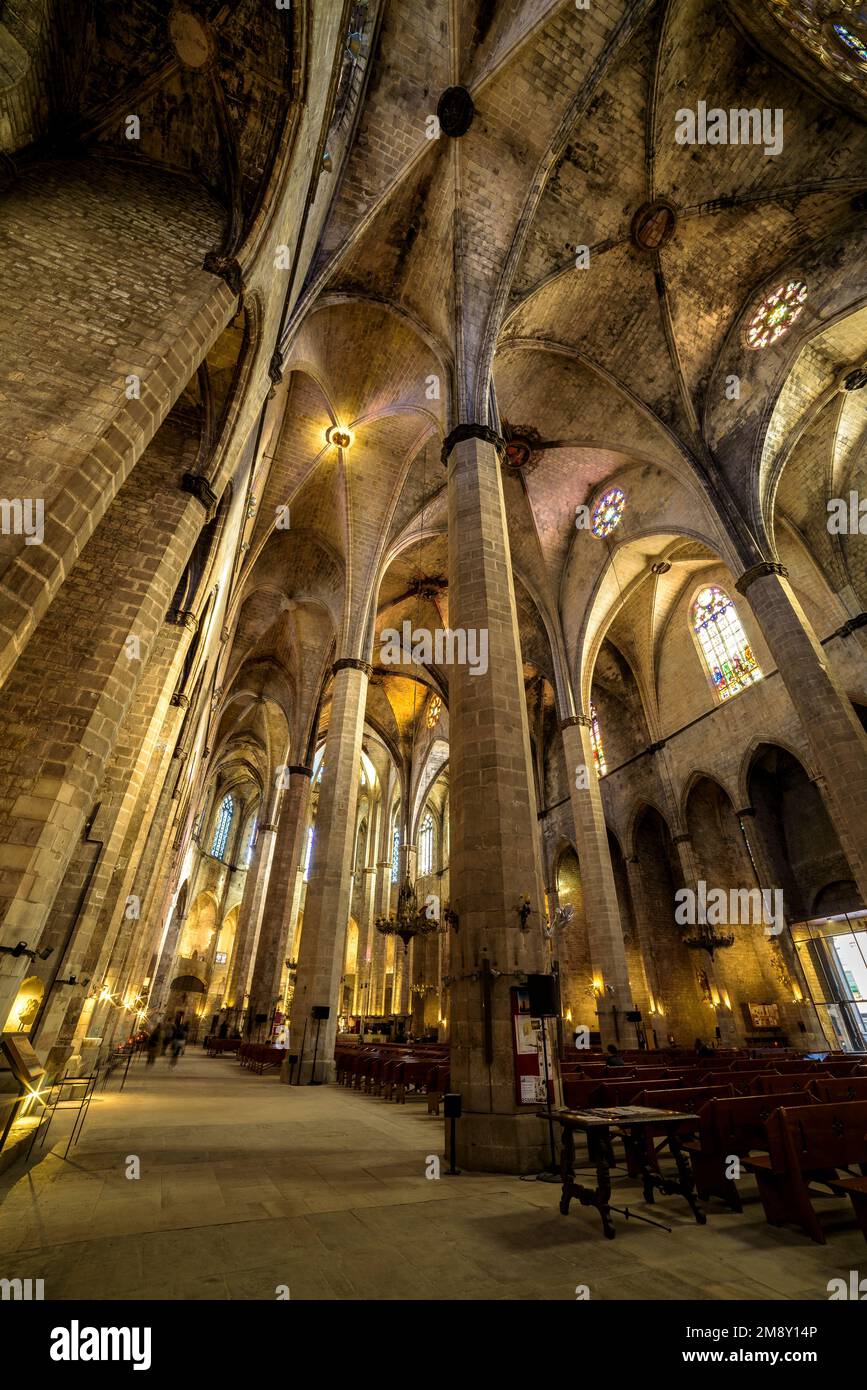 Interior of the Gothic Basilica of Santa Maria del Mar (Barcelona ...