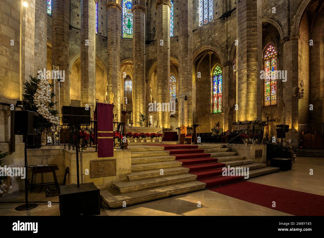 Interior of the Gothic Basilica of Santa Maria del Mar (Barcelona ...