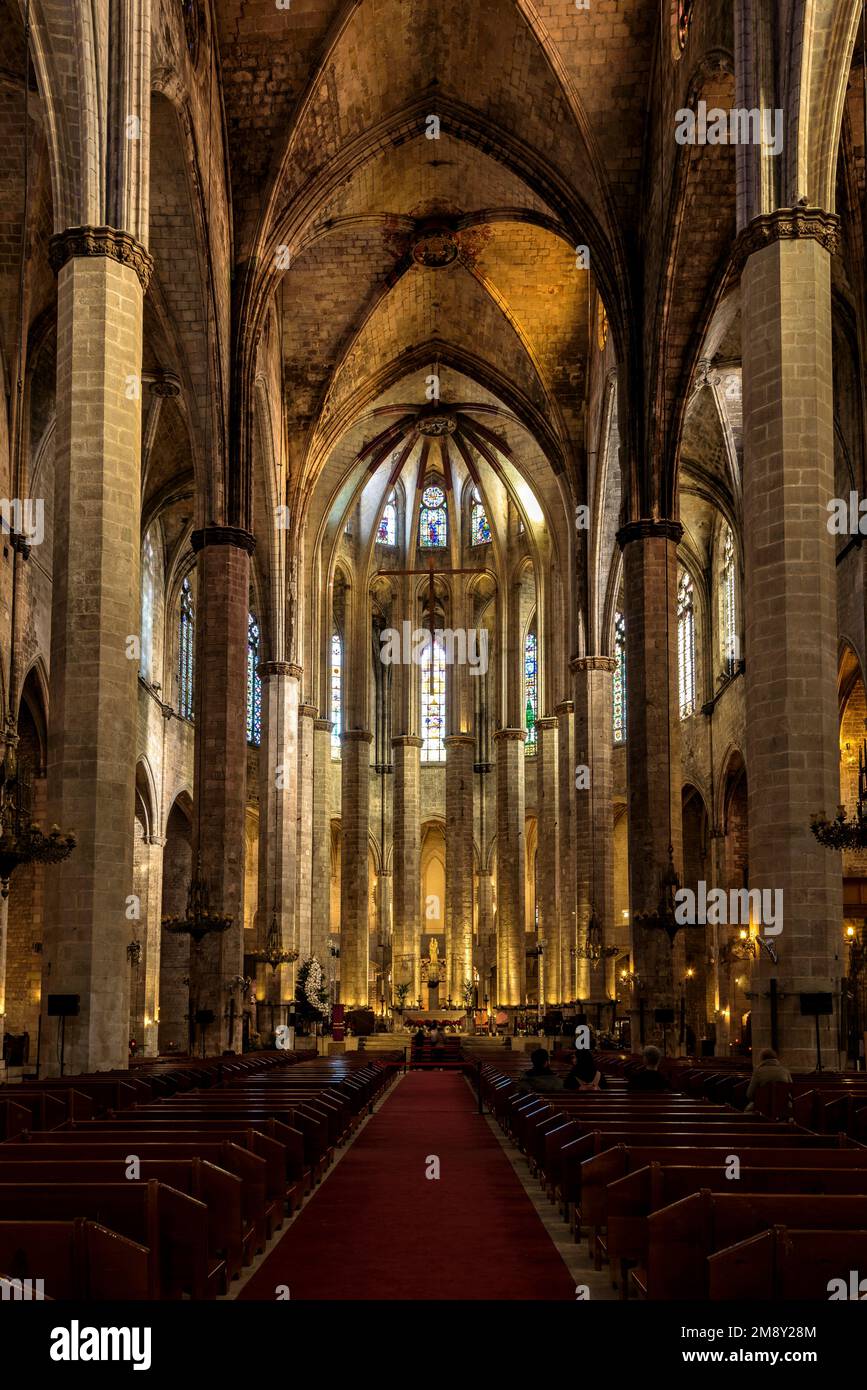 Interior of the Gothic Basilica of Santa Maria del Mar (Barcelona ...
