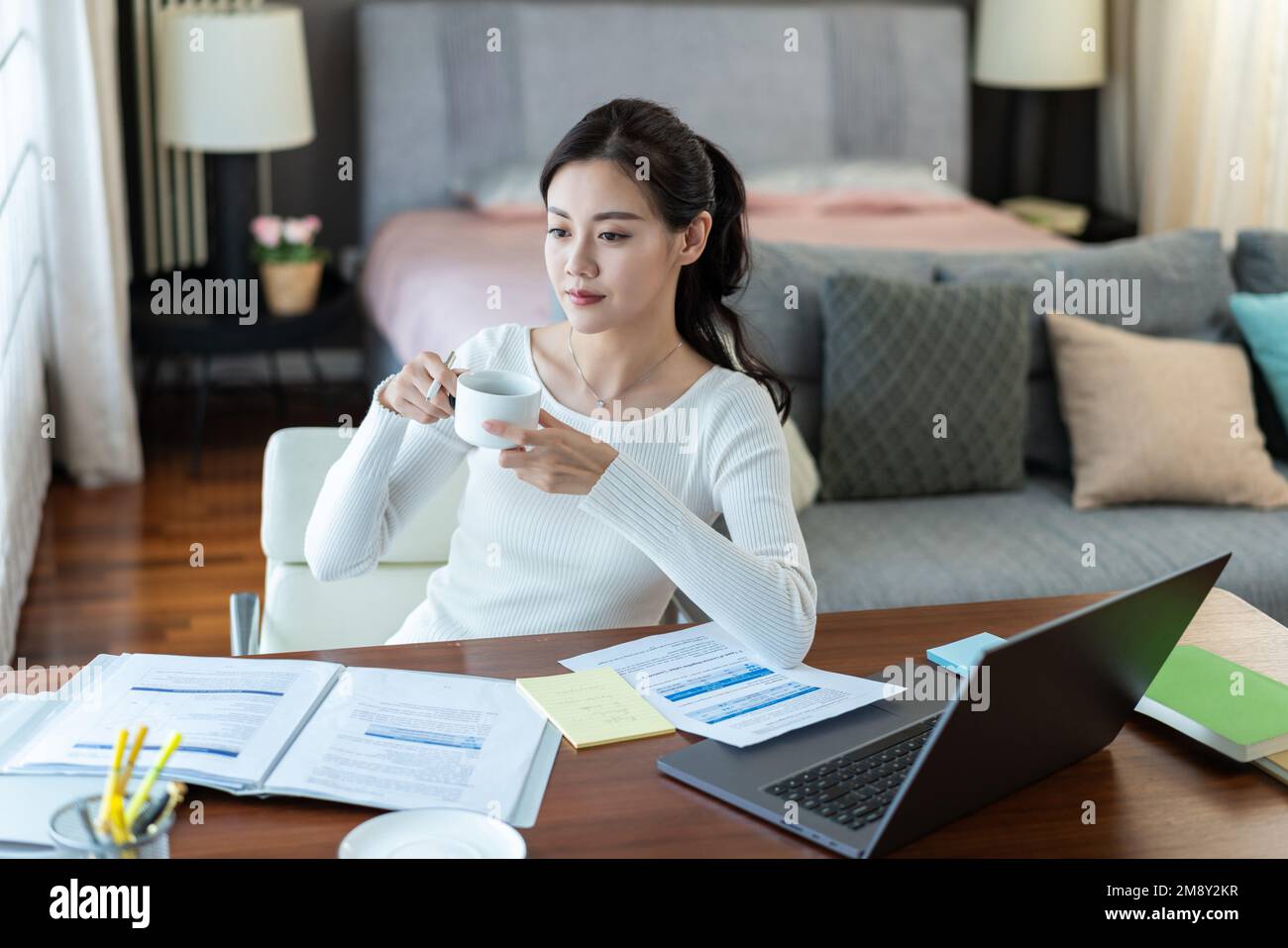 Business woman use the computer at the hotel Stock Photo - Alamy