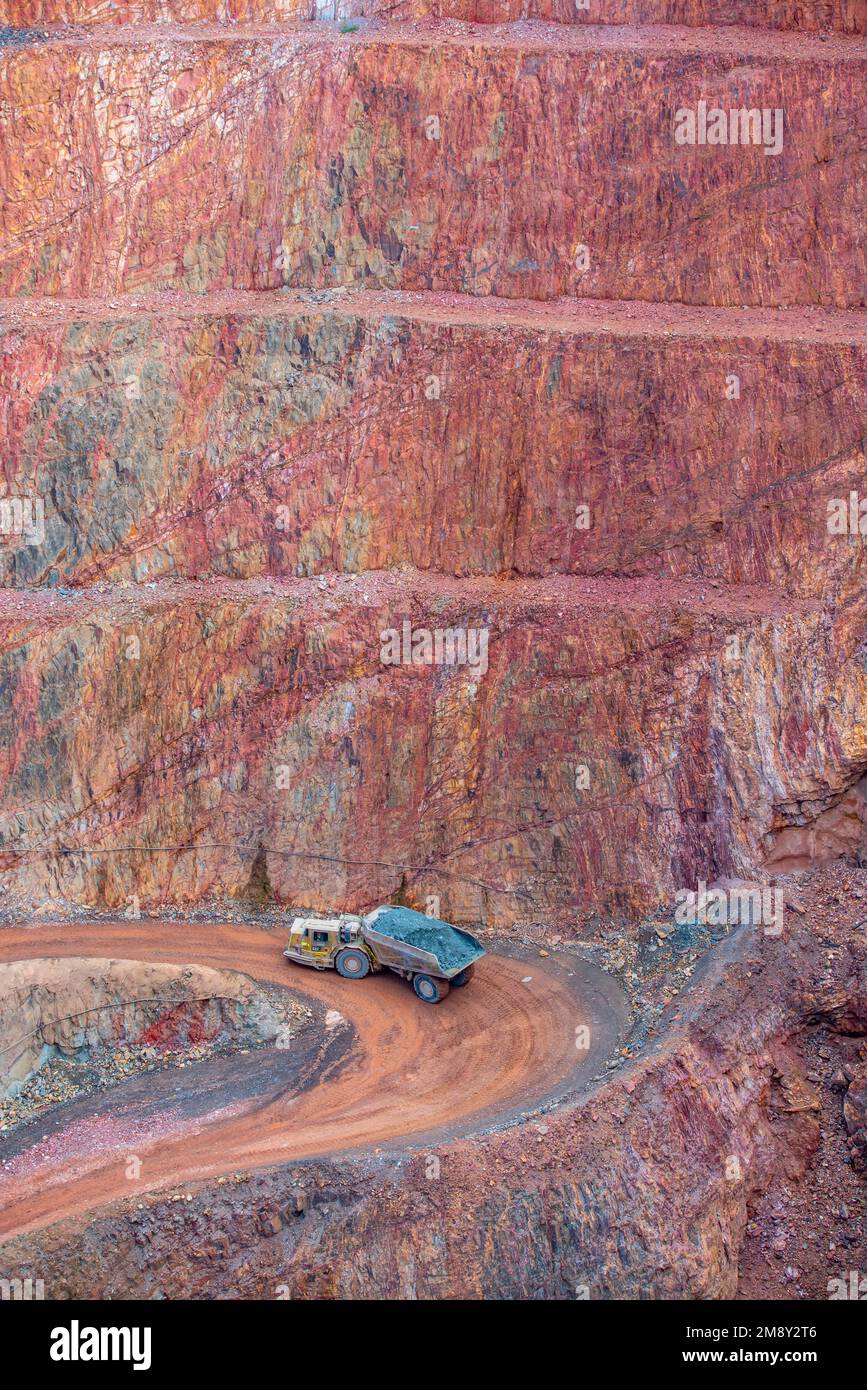 Caterpillar articulated haul trucks hi-res stock photography and images ...