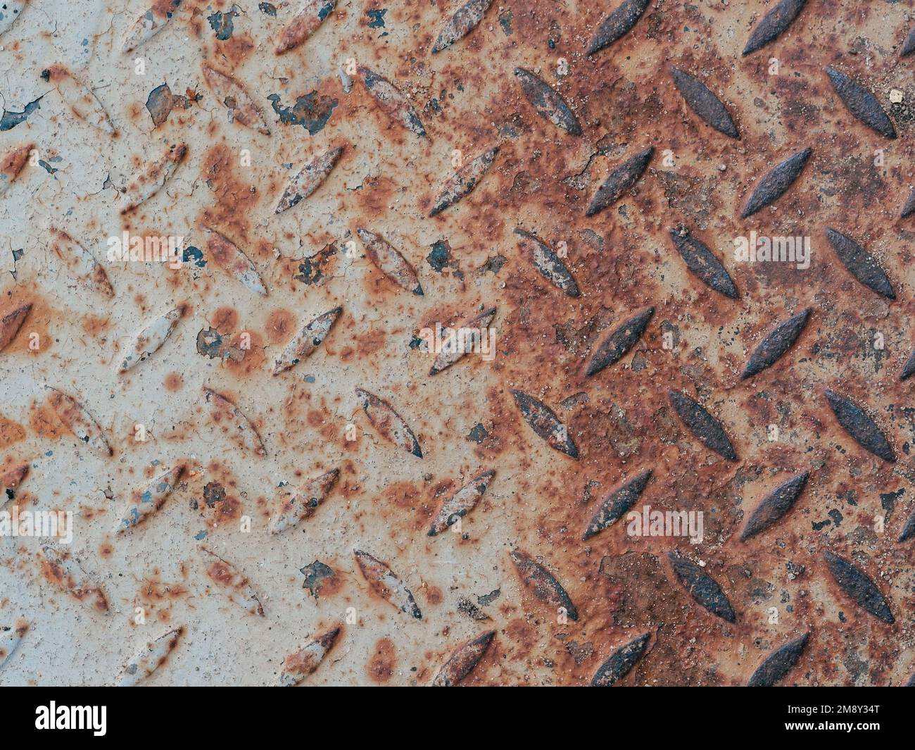texture of rusty old metal with corrosion and exfoliating paint Stock ...