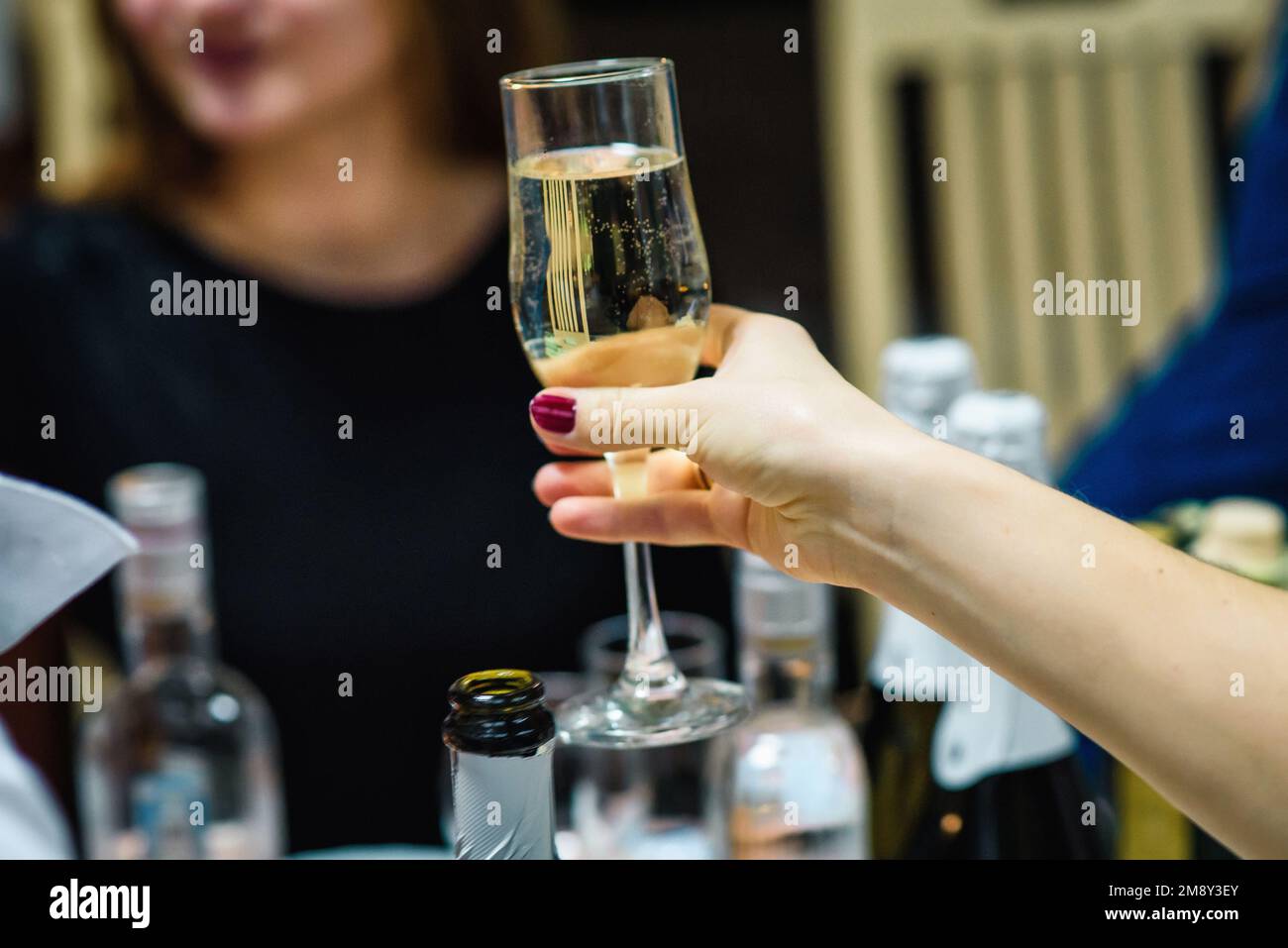 Hand holding champagne clinking hi-res stock photography and images - Alamy