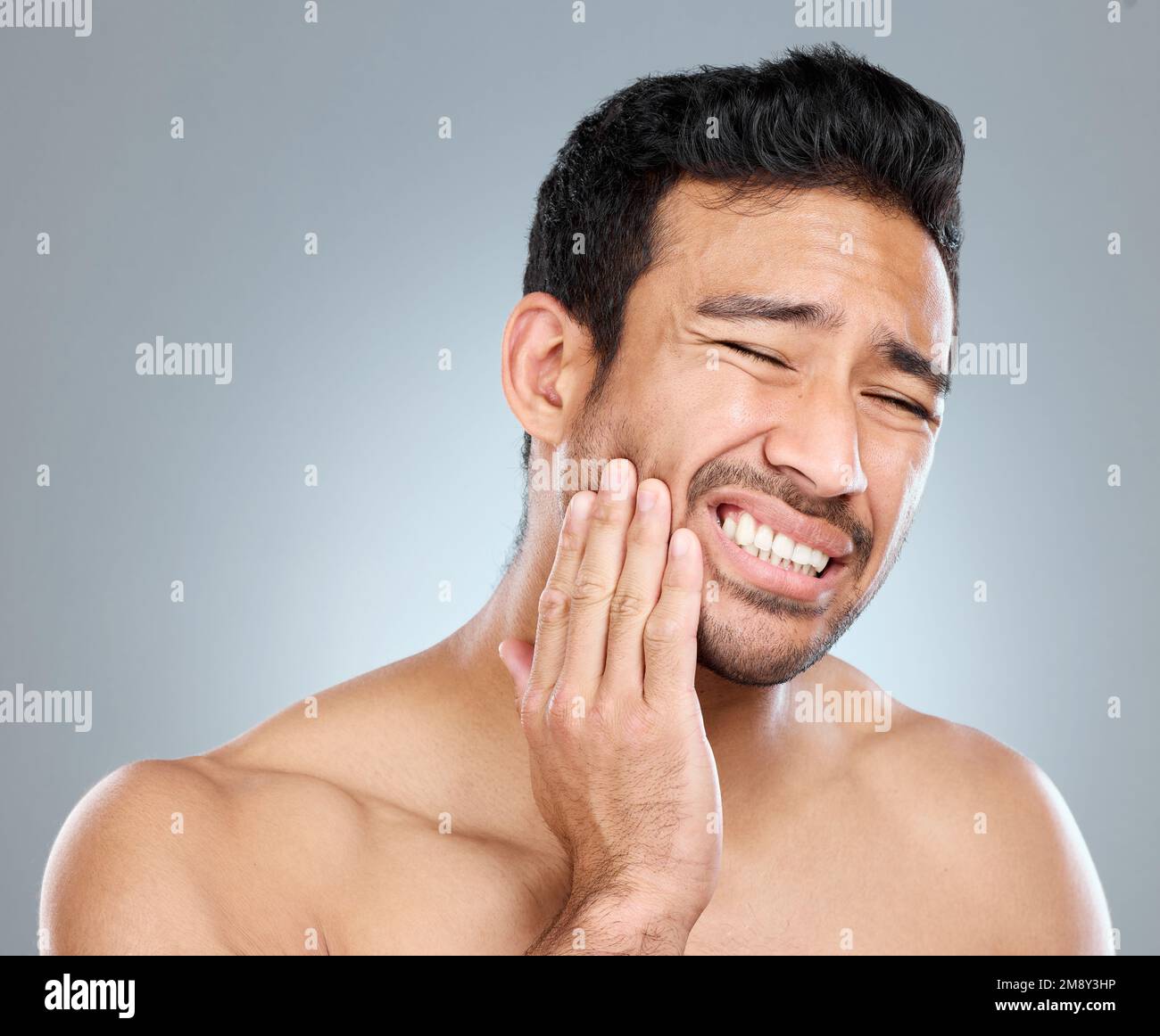 That toothache is back. a man suffering from a toothache Stock Photo ...