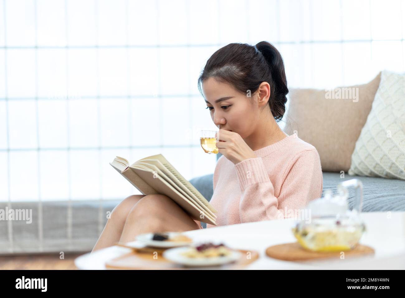 Tea afternoon cakes man woman hi-res stock photography and images - Alamy