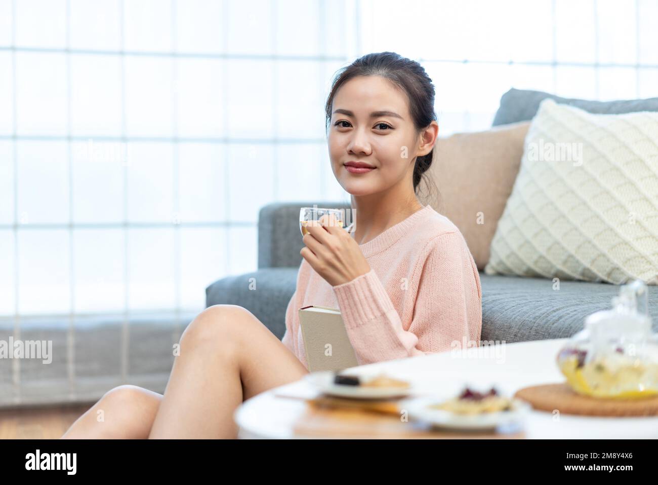 Tea afternoon cakes man woman hi-res stock photography and images - Alamy
