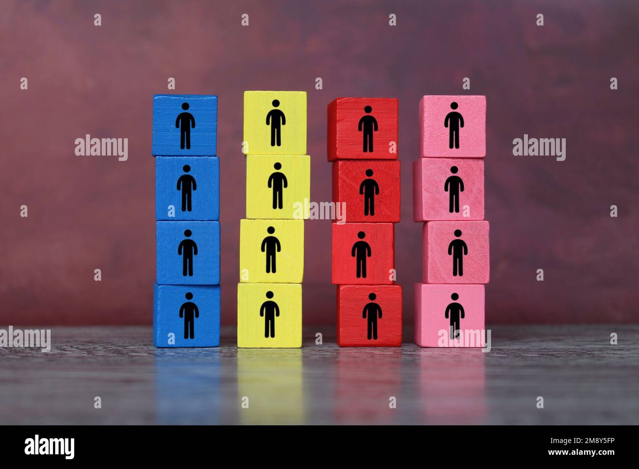 People are divided into groups. Organize teams, segmentation, polls ...