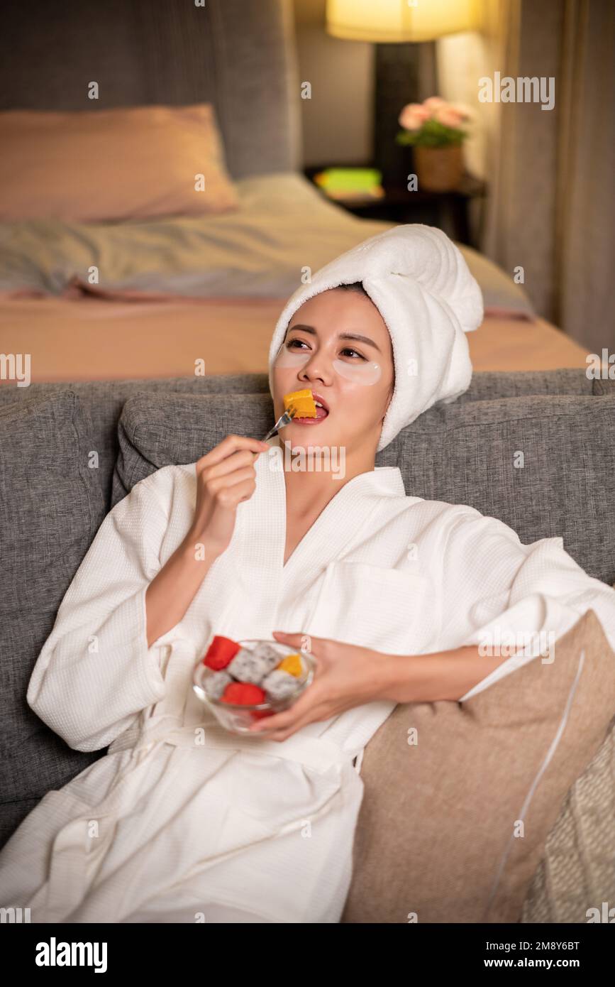 Young women do beauty Stock Photo - Alamy