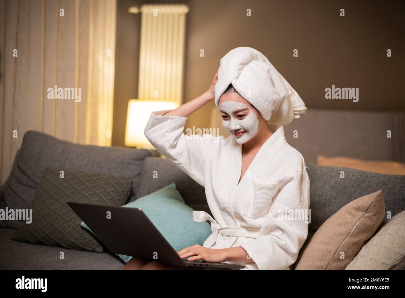 Young woman do cosmetic use the computer Stock Photo - Alamy