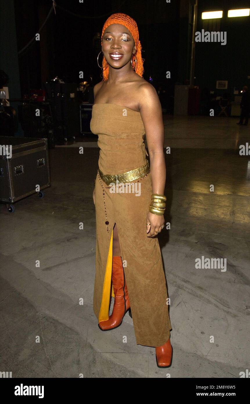 India Arie backstage at Muhammad Ali's 60th birthday celebration in ...