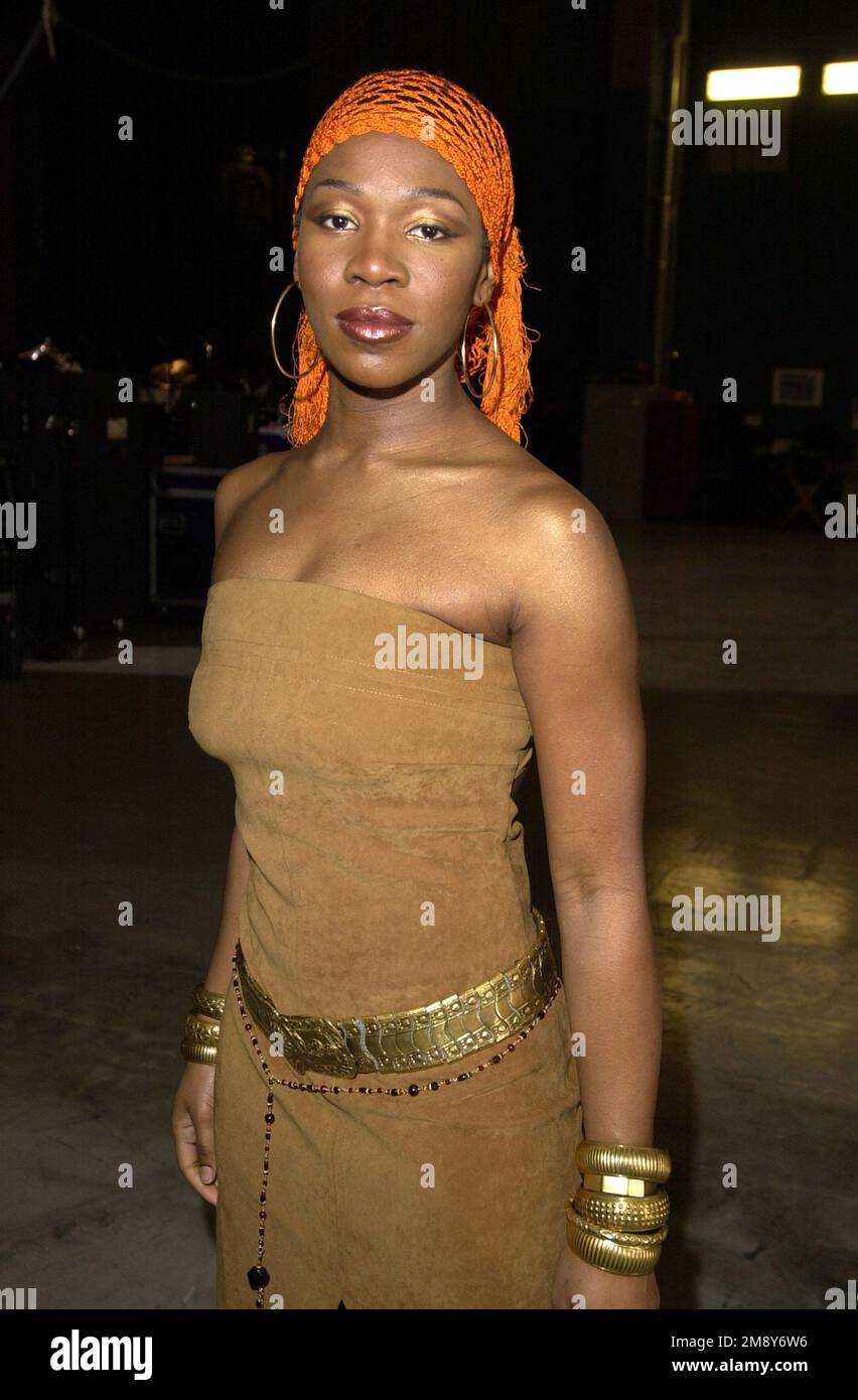 India Arie backstage at Muhammad Ali's 60th birthday celebration in ...