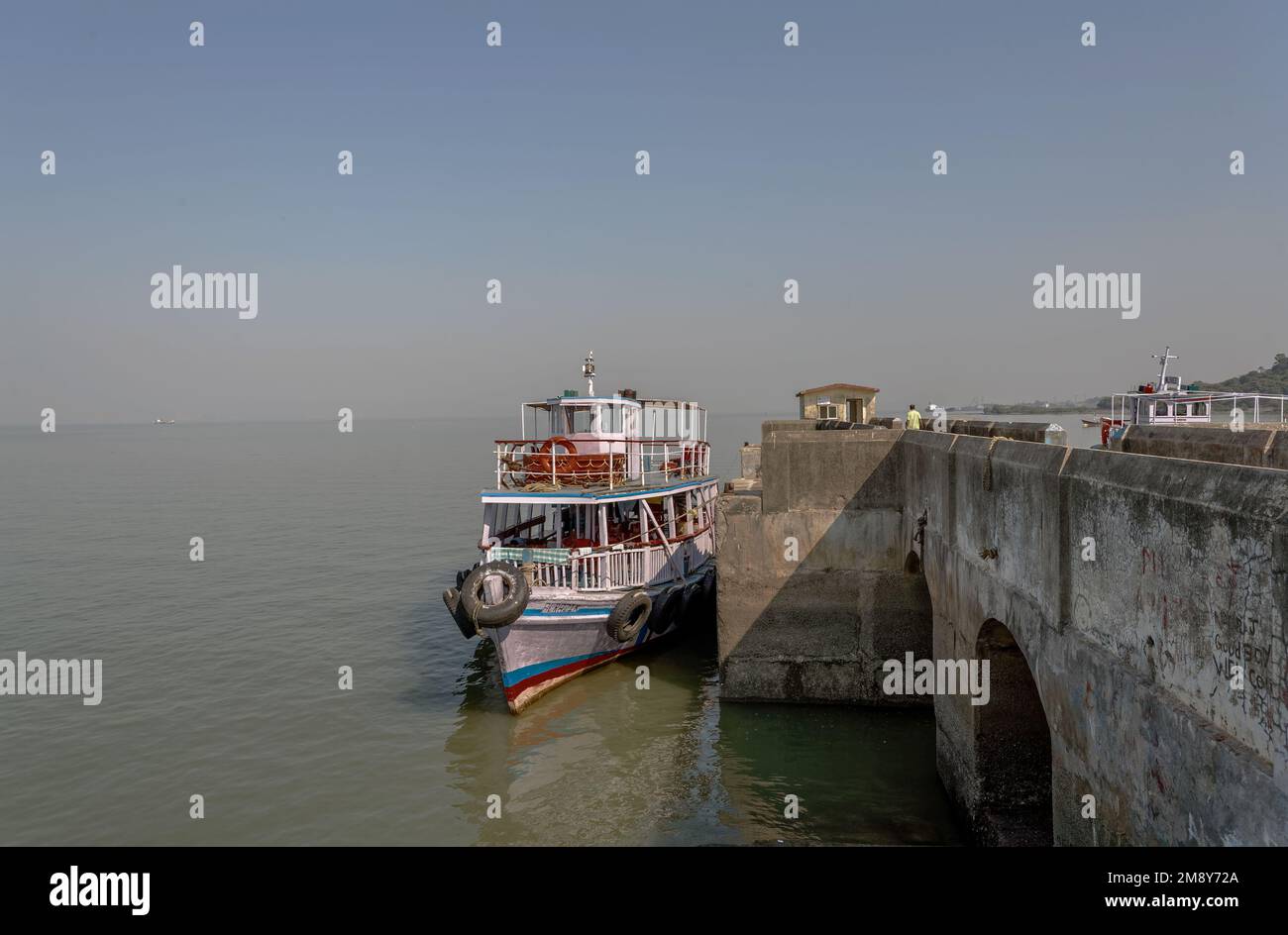 Elephanta boat jetty hi-res stock photography and images - Alamy
