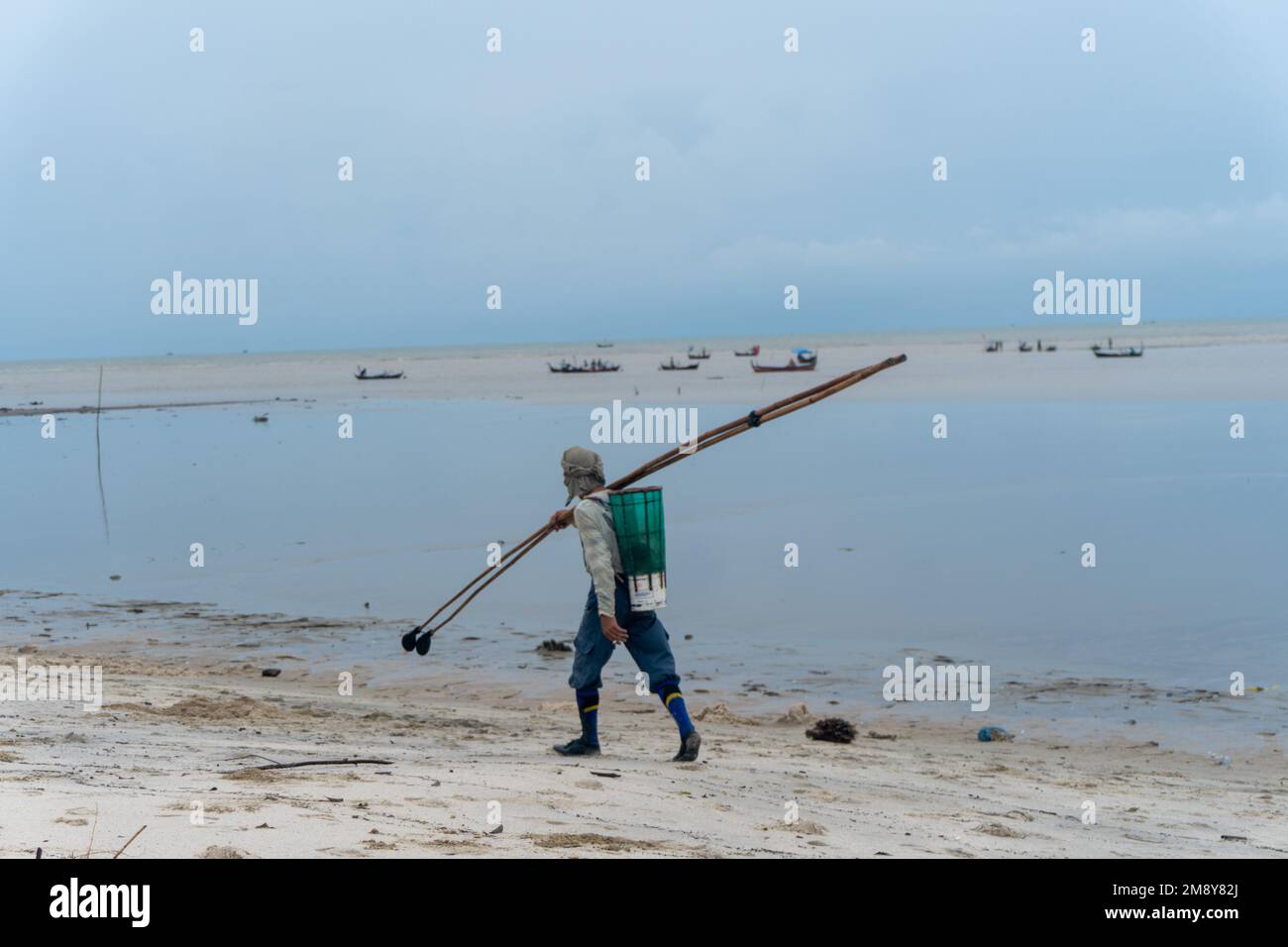 Seafront view with white sandy beaches in the middle of nature ...