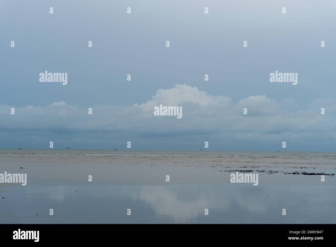 Seafront view with white sandy beaches in the middle of nature ...