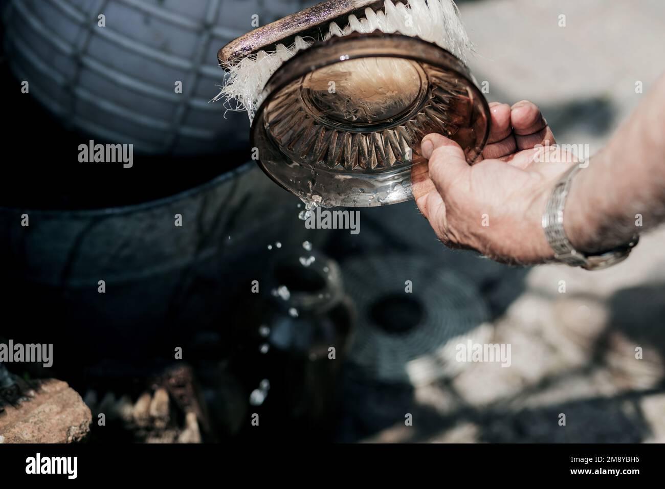 Washing a glass hi-res stock photography and images - Alamy