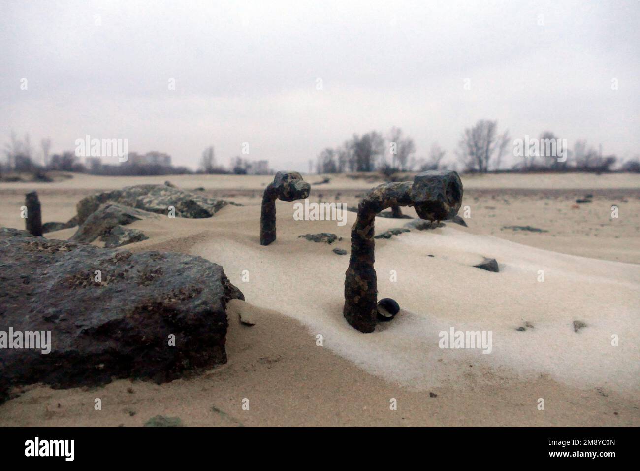 CHERKASY, UKRAINE - JANUARY 15, 2023 - The level of water in the ...
