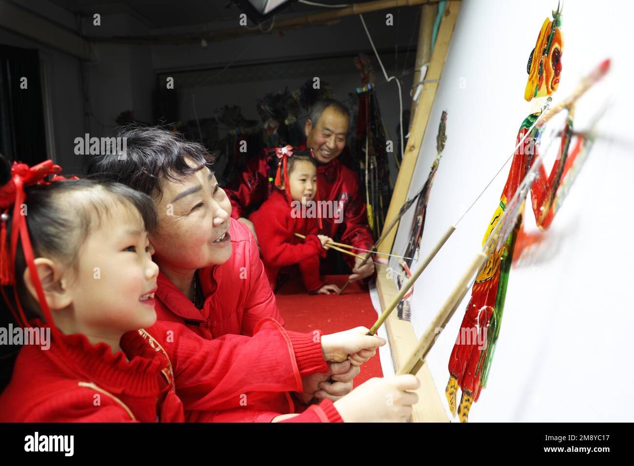 Children experience shadow puppetry in the cultural museum of Fengrun ...