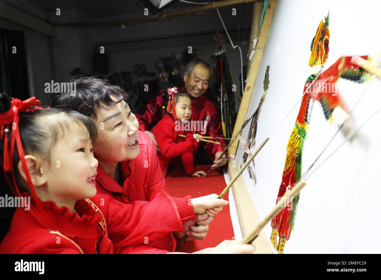 Children experience shadow puppetry in the cultural museum of Fengrun ...
