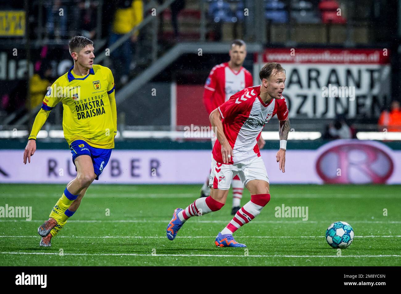 EMMEN - (lr) Mees Hoedemakers of SC Cambuur, Mark Diemers of FC Emmen ... EMMEN - (lr) Mees Hoedemakers of SC Cambuur, Mark Diemers of FC Emmen ...