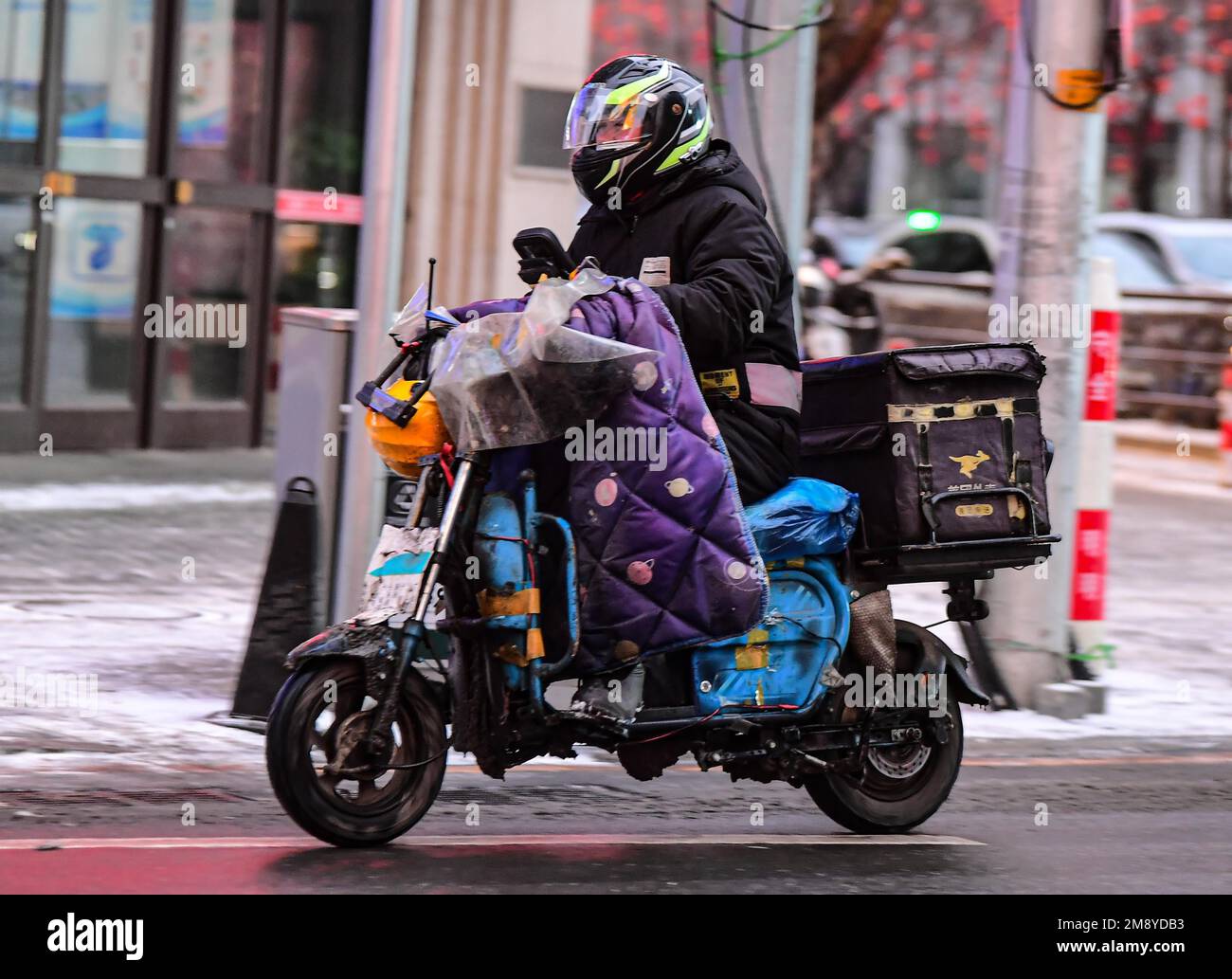 Citizens go out in snow, Shenyang City, northeast China's Liaoning ...