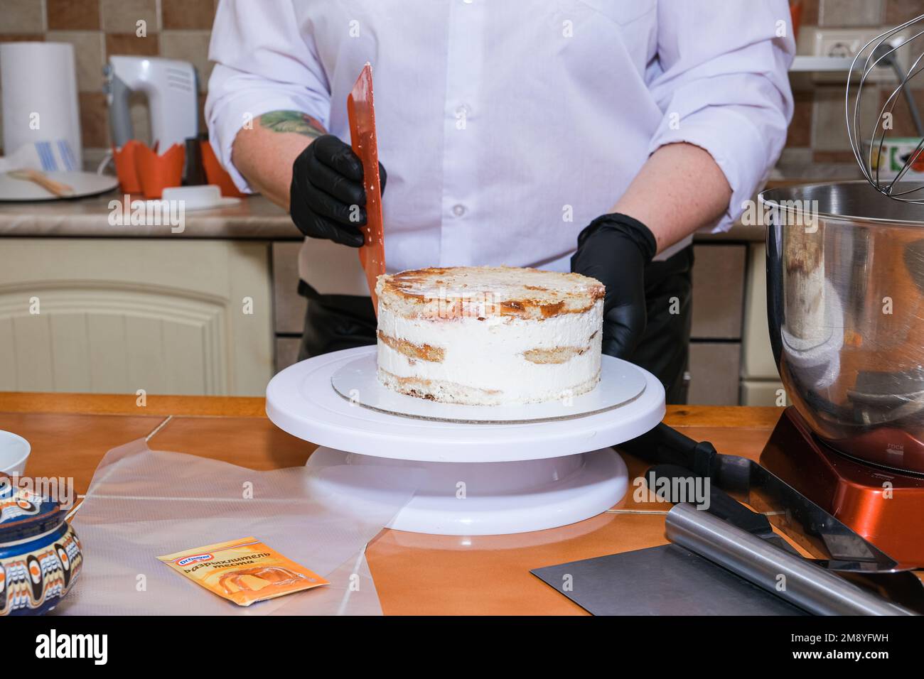 Professional chef baking a cake hi-res stock photography and images - Alamy
