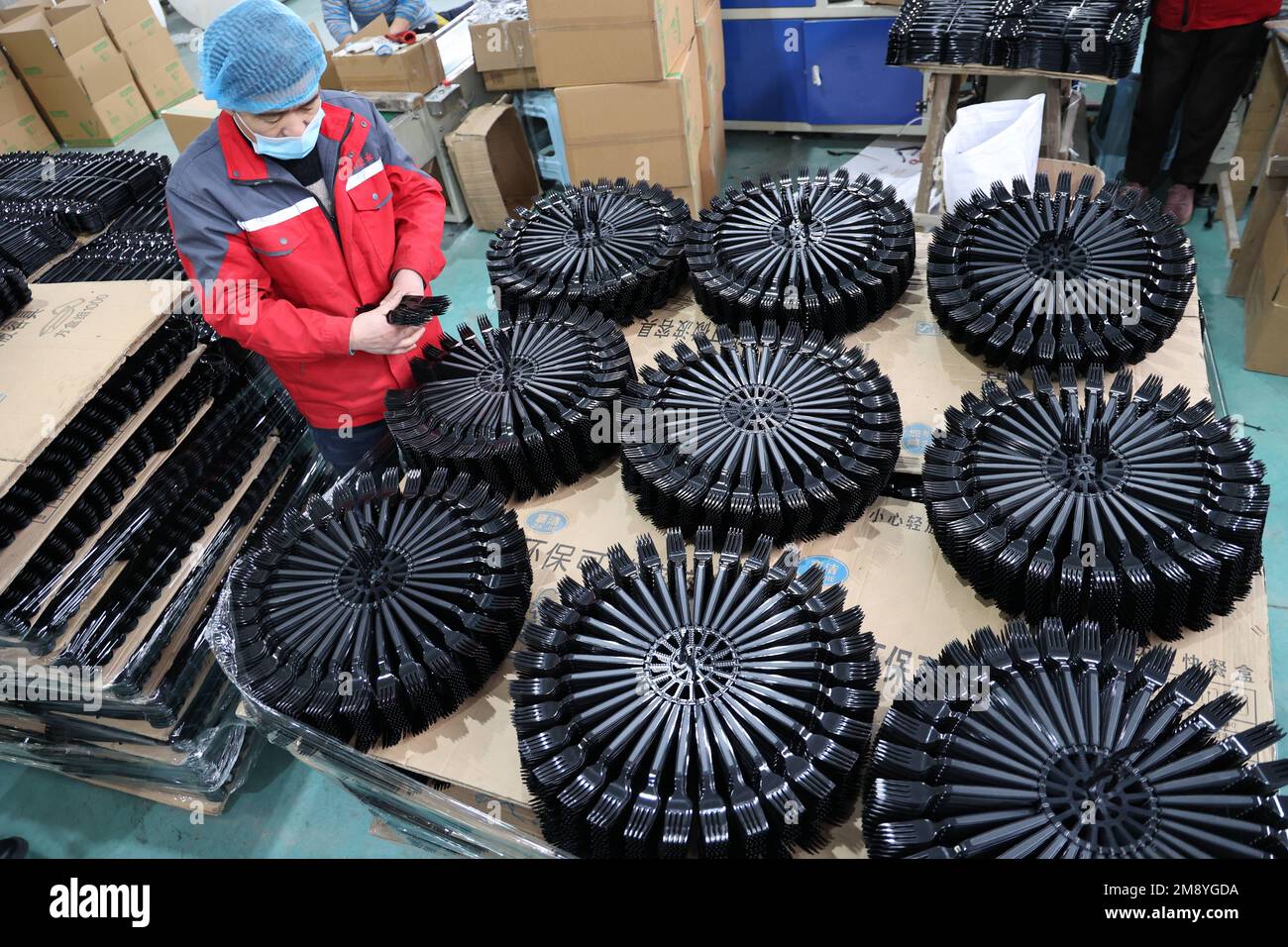 BINZHOU, CHINA - JANUARY 16, 2023 - Workers rush to make overseas ...