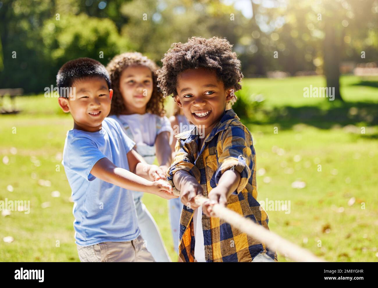 Group children playing tug war hi-res stock photography and images - Alamy