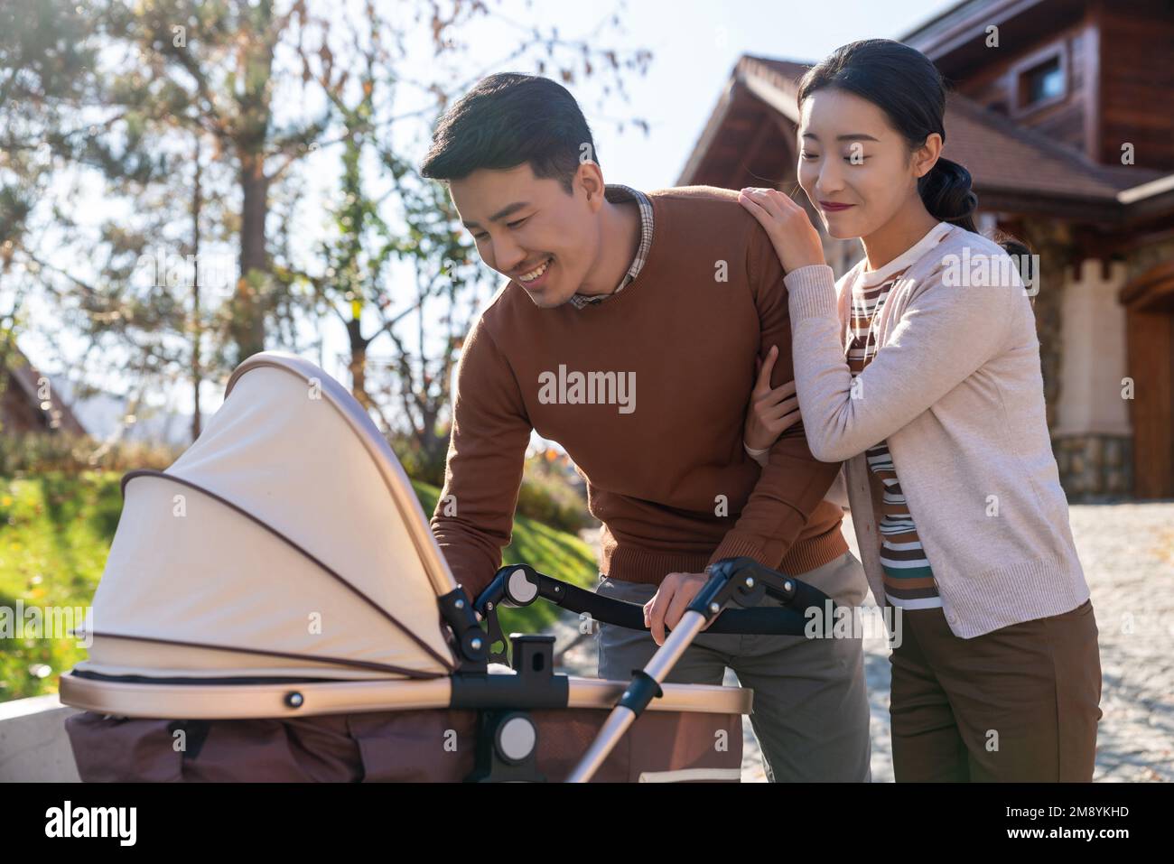 Asian parents push hi-res stock photography and images - Alamy