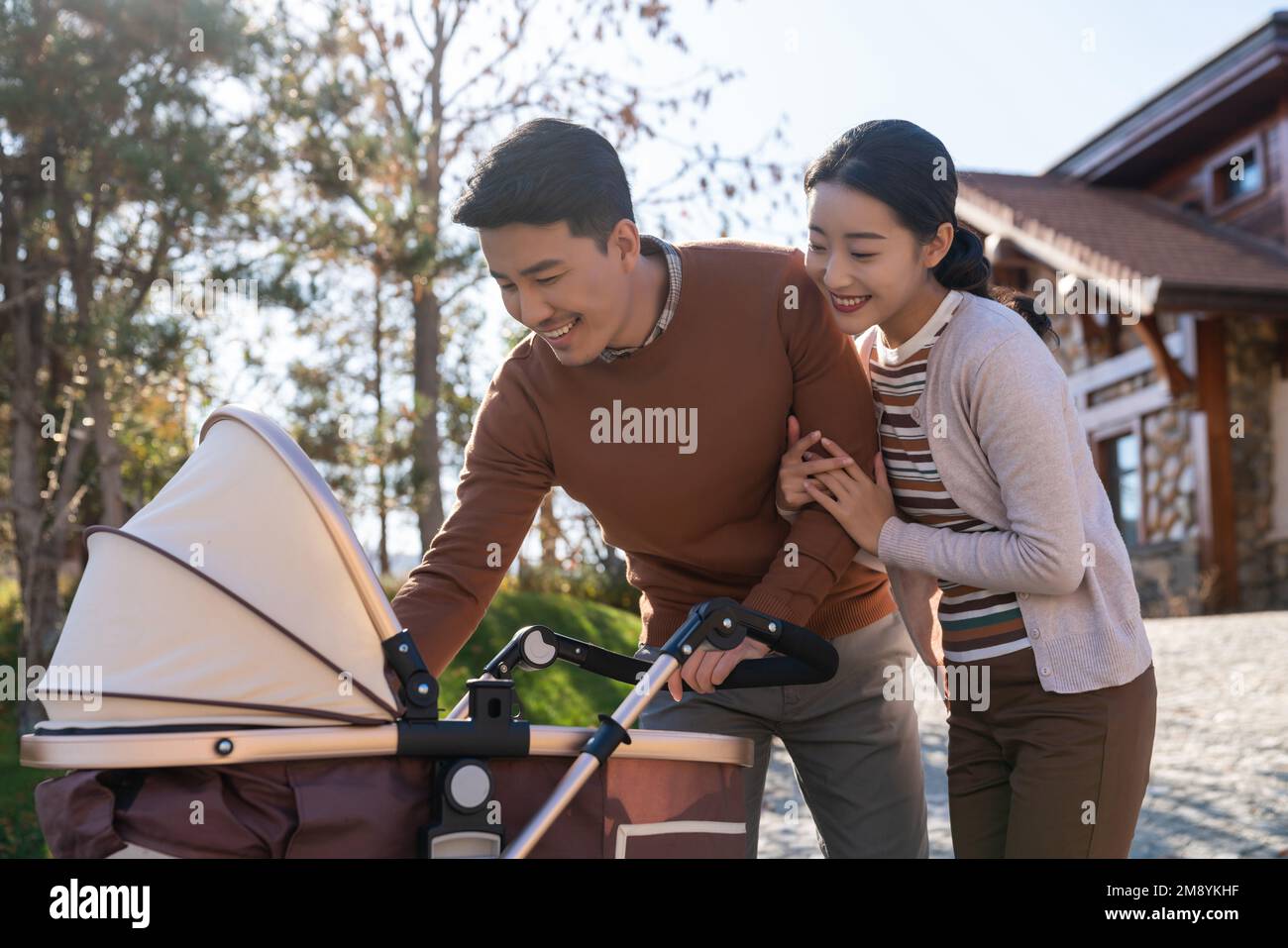 Asian parents push hi-res stock photography and images - Alamy