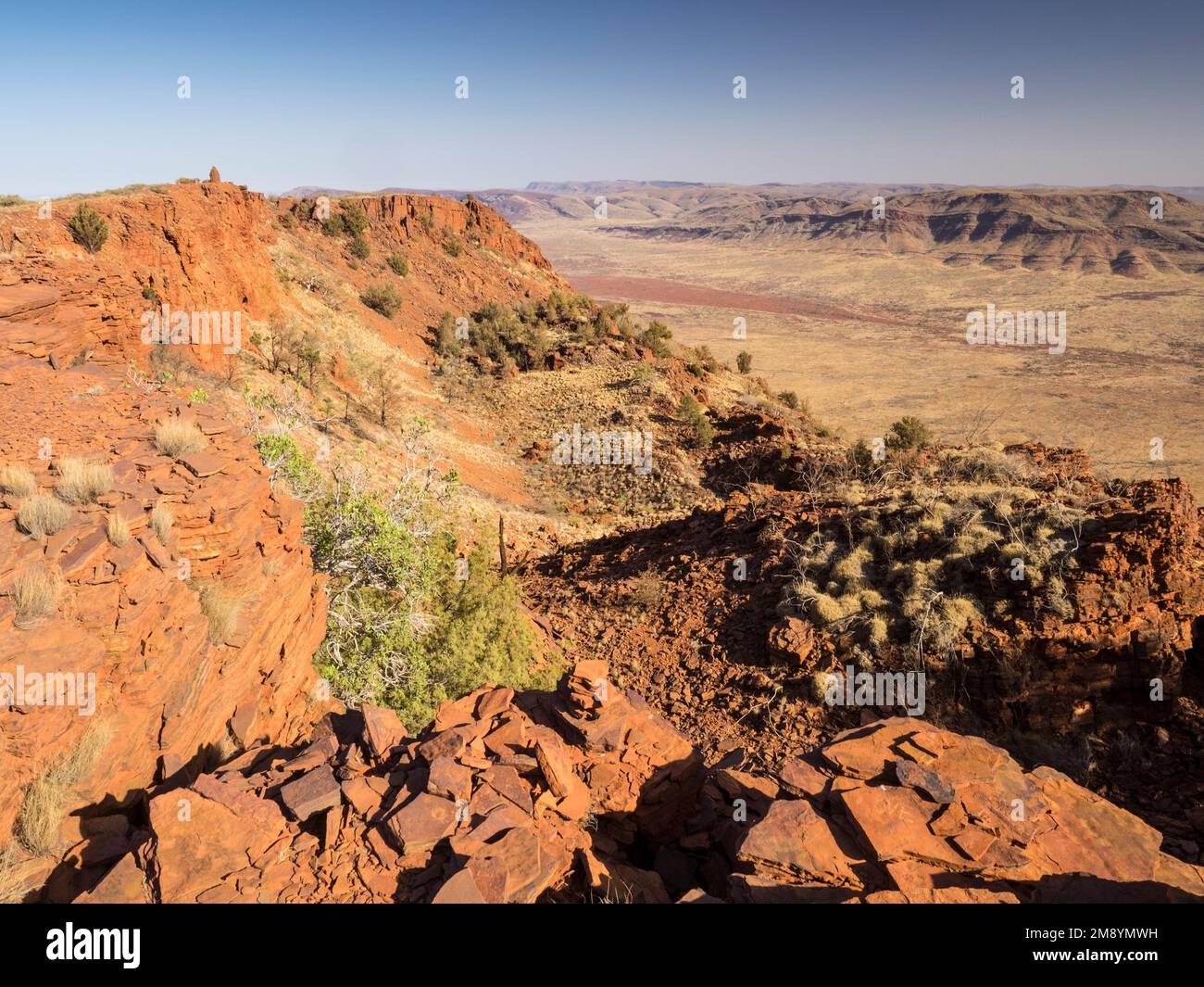 View from summit plateau, Mt Bruce (Punurrunha) 1235m, Karijini ...