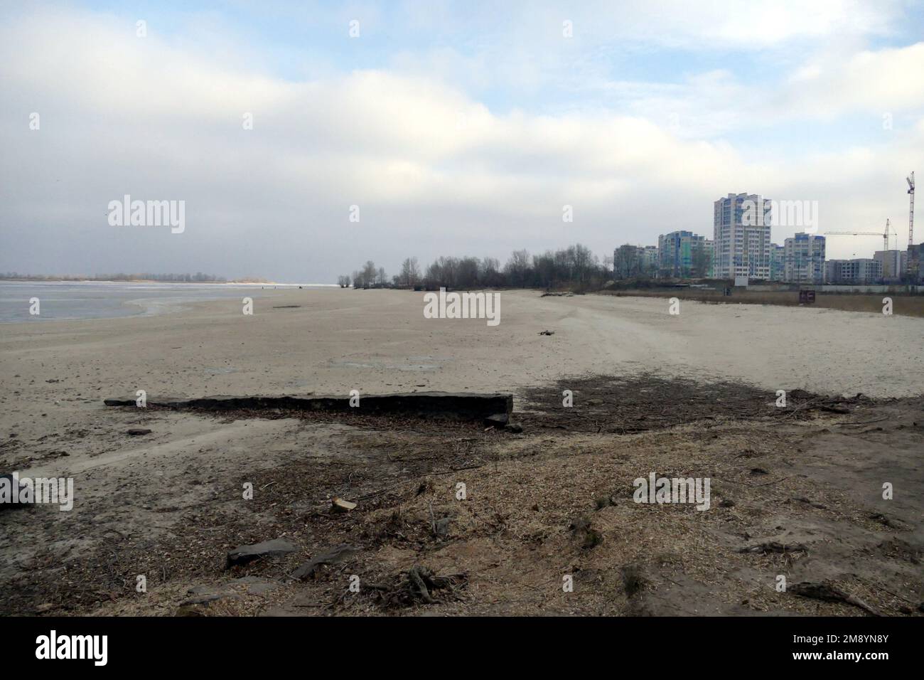Non Exclusive: CHERKASY, UKRAINE - JANUARY 15, 2023 - The level of ...