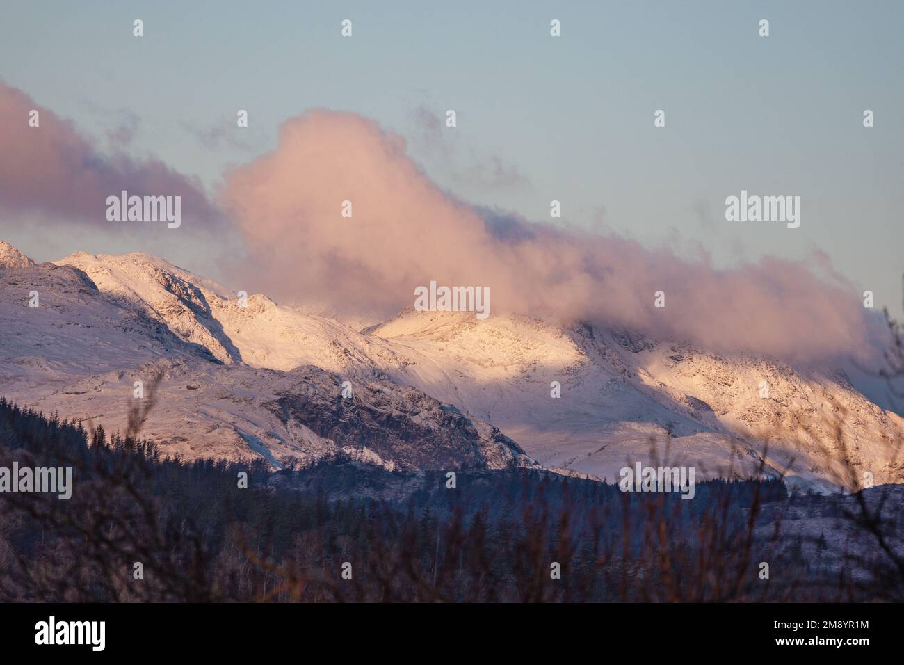 Lake Windermere Cumbria 16th January 2023 .UK Weather Overnight snow on ...