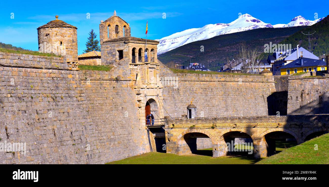 Saint Peter's Castle, Citadel of Jaca, Castillo de San Pedro, Ciudadela ...
