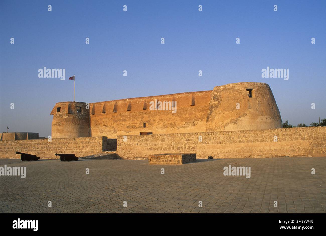 Bahrain, the ramparts of the Qai'at Arad fort and the Bahrani flag ...