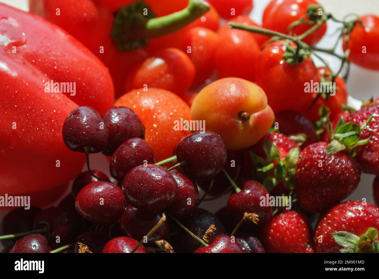 Rainbow fruits and vegetables hi-res stock photography and images - Alamy