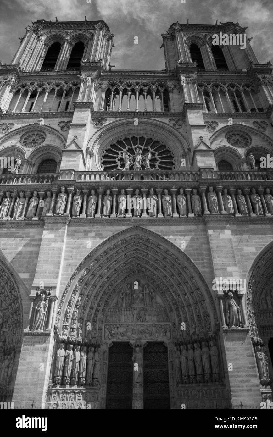 A vertical grayscale shot of the facade of the Notre Dame cathedral in ...