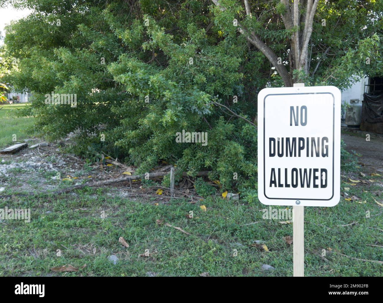 No trash allowed sign hi-res stock photography and images - Alamy