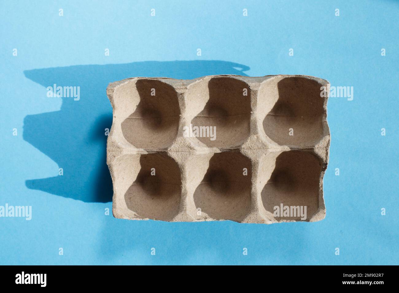 Empty egg box hi-res stock photography and images - Alamy