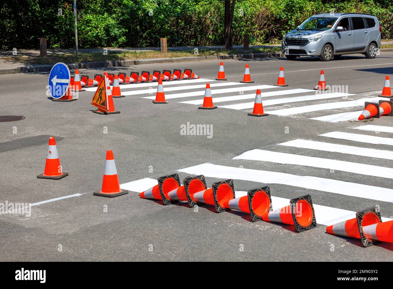 Road markings marking pedestrian hi-res stock photography and images ...