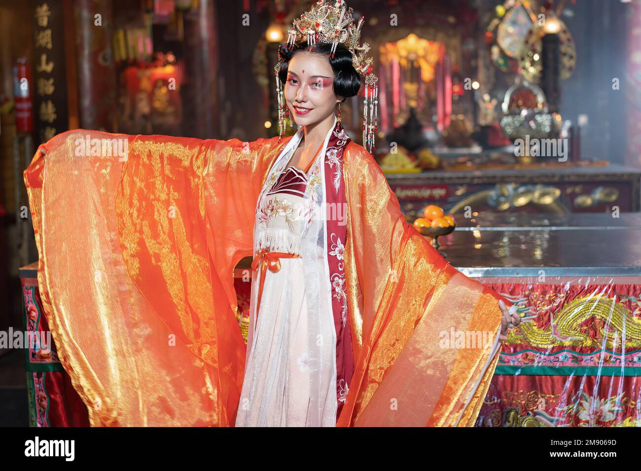 Chinese opera traditional dress in temple translation language is ...