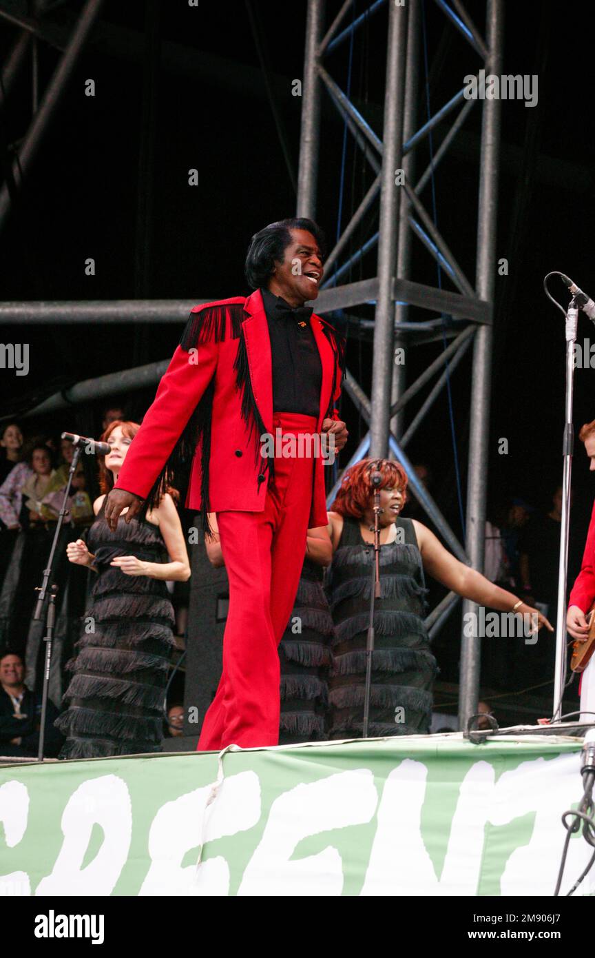 James Brown performing at the Glastonbury festival 2004, Worthy Farm ...