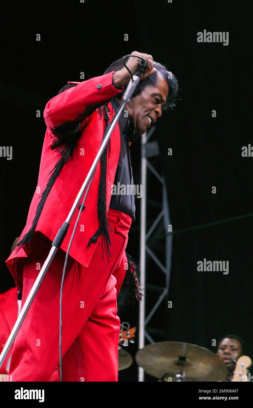 James Brown performing at the Glastonbury festival 2004, Worthy Farm ...