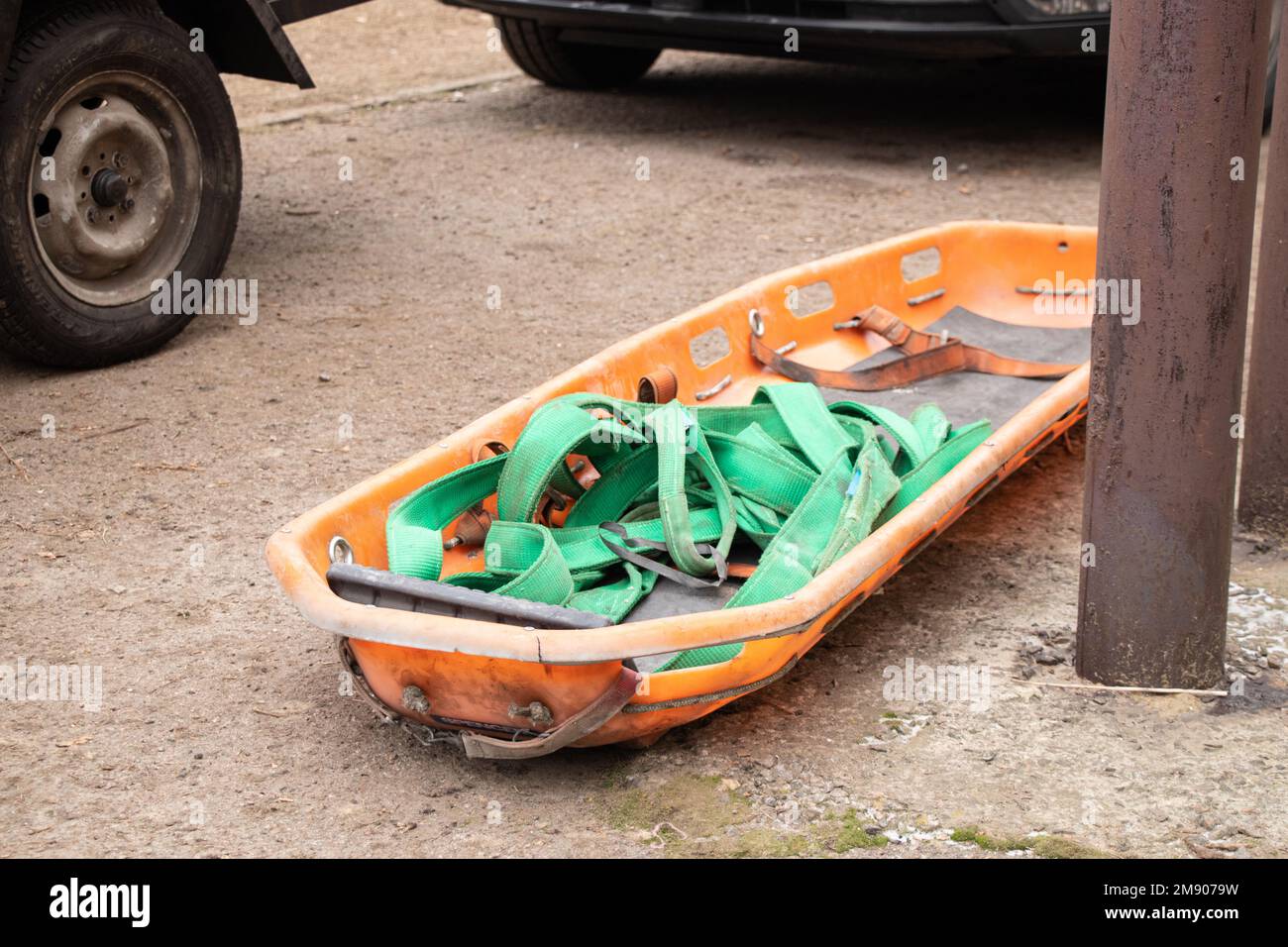 People stand near ambulance hi-res stock photography and images - Alamy
