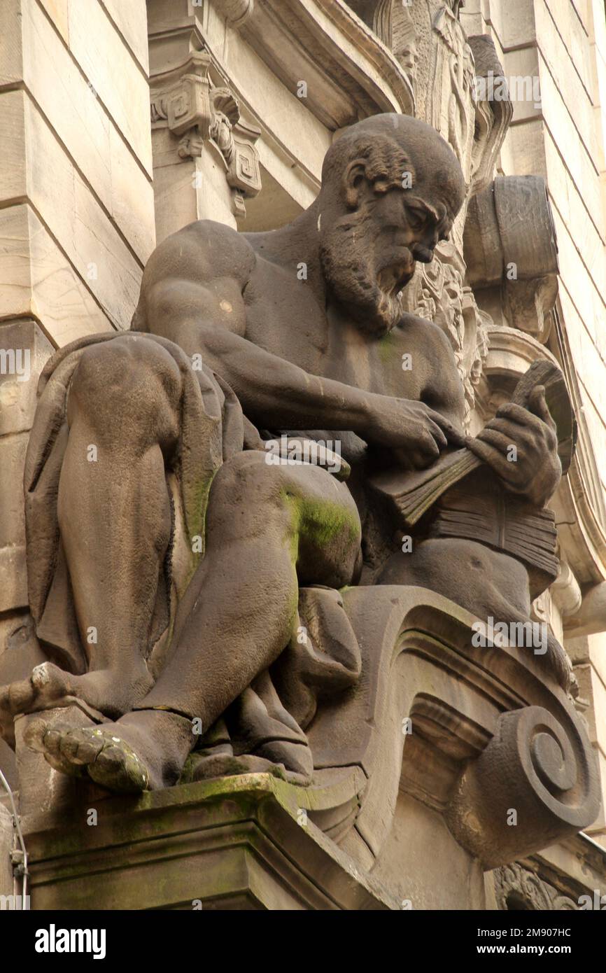 Book reading sculpture closeup hi-res stock photography and images - Alamy