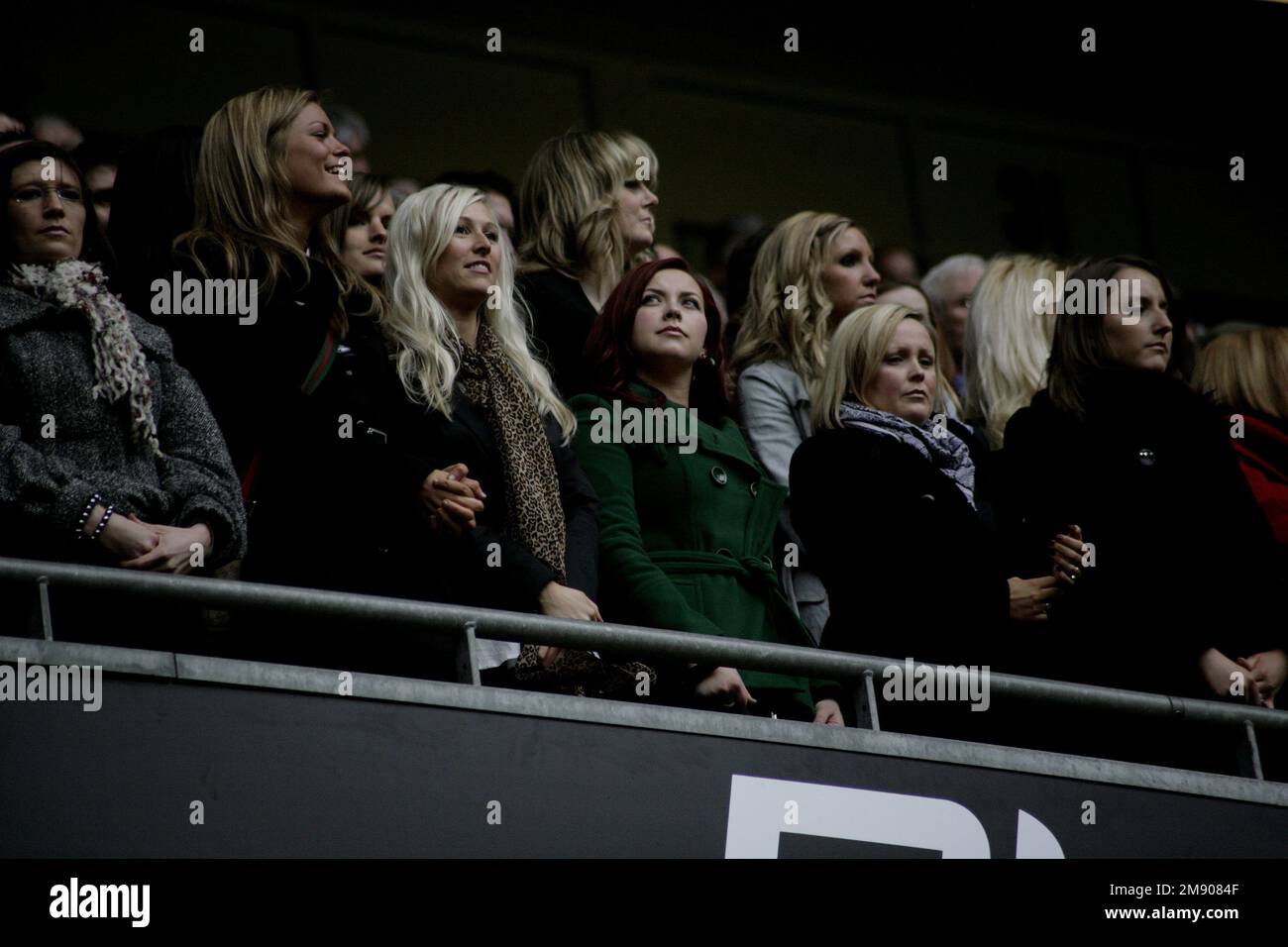 Rugby crowd millennium stadium hi-res stock photography and images - Alamy