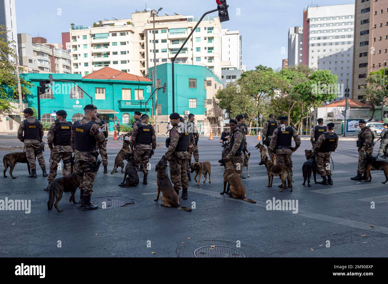 Soldiers preparing for race hi-res stock photography and images - Alamy