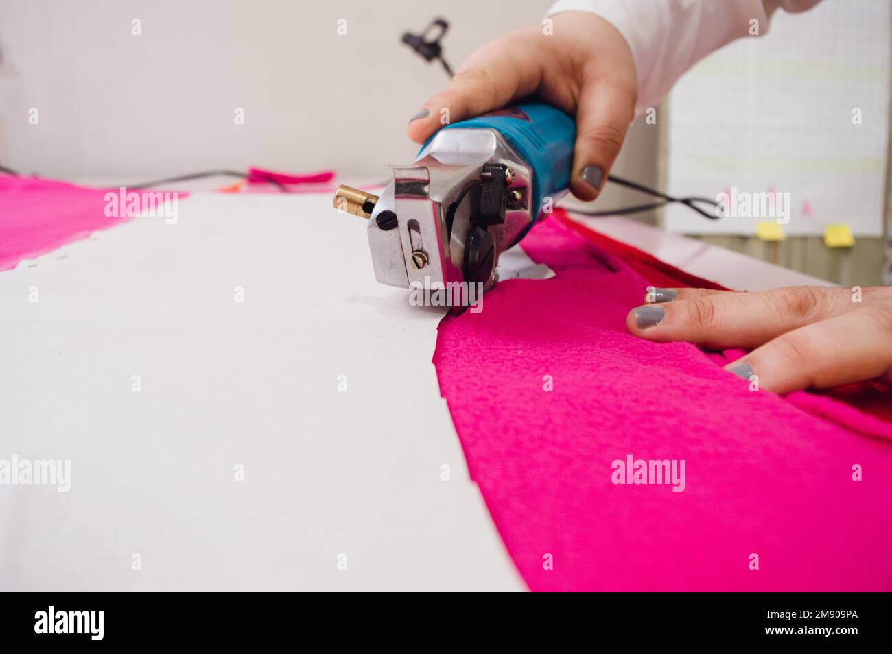 Wallpaper cutter hi-res stock photography and images - Alamy