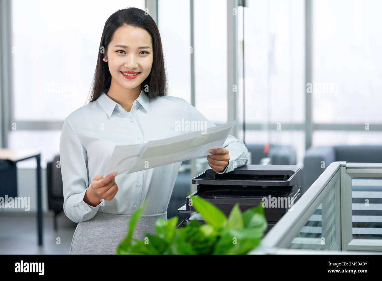 Young business lady printer hi-res stock photography and images - Alamy
